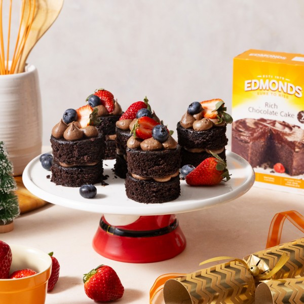 Mini Celebration Cakes Recipe NZ | Edmonds Cooking